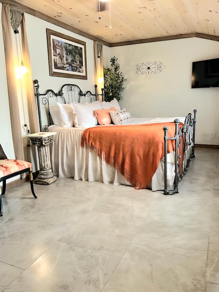 Villa Serena Tuscan Theme Home-hidden Fantasy Room - Dahlonega, GA