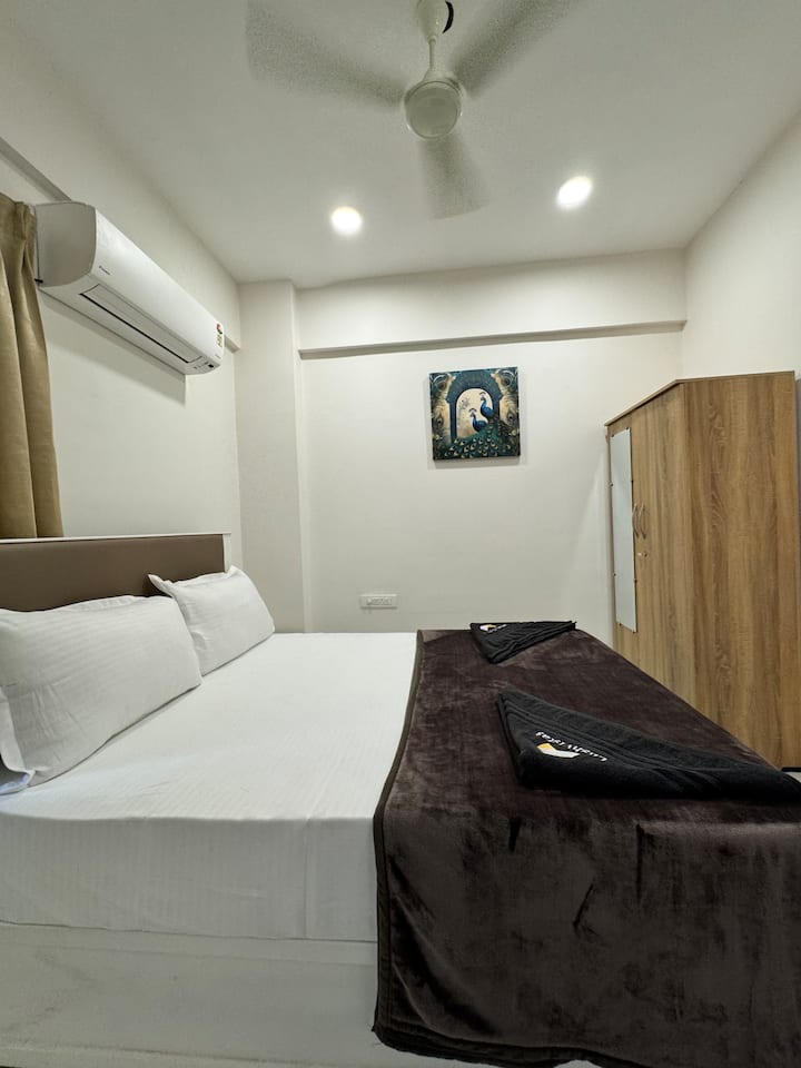 Bright & Airy 1bhk Ideal For Couples & Solo Trips4 - Hyderabad
