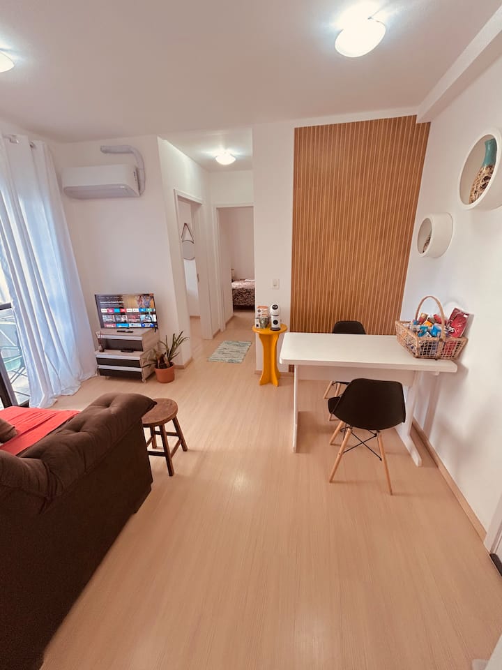 A Pé Comércio /4 Pessoas/ Garagem Coberta - Joinville