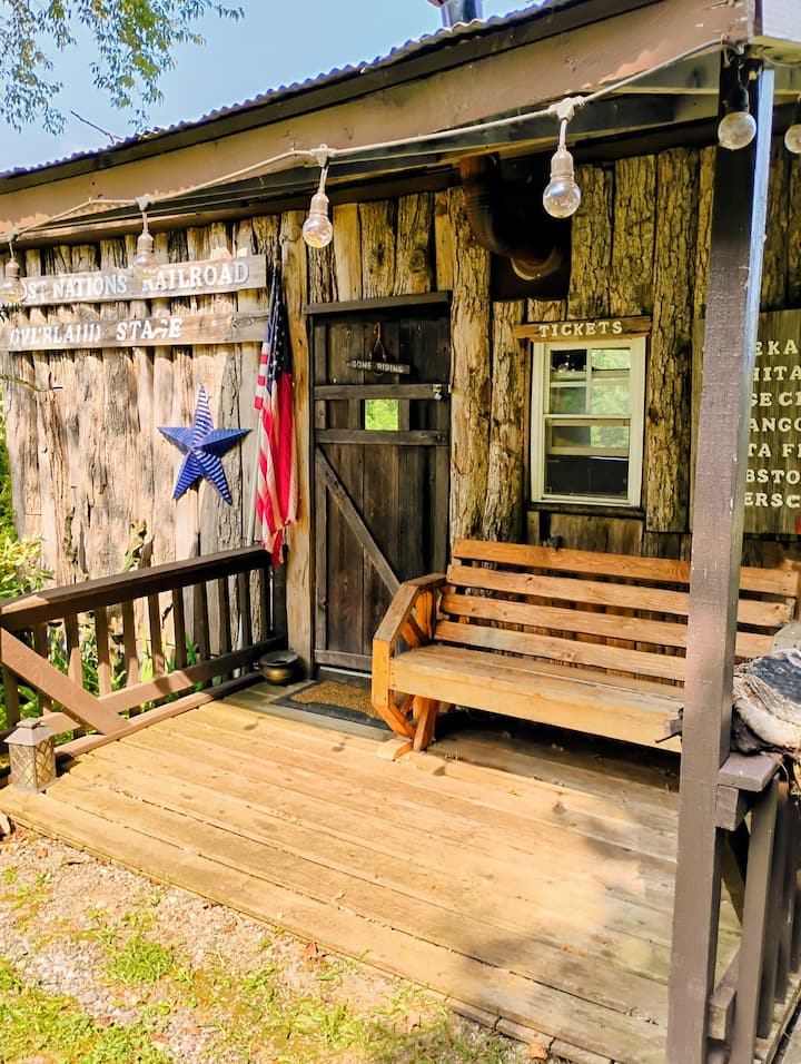 Cowboy's Wolf Den - Michigan