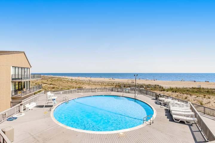 Bethany Pines: Pool Wifi & In-home Laundry - Bethany Beach, DE