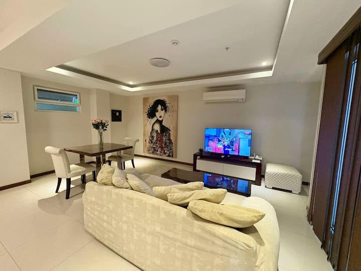La Grande 608, Classy 1br Balcony, Wifi, Netflix - Angeles