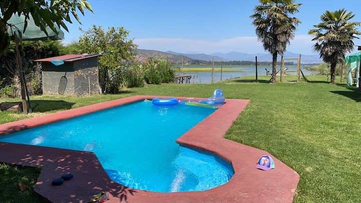 Hermosa Y Amplia Casa Con Orilla Al Lago, Quincho - Chili