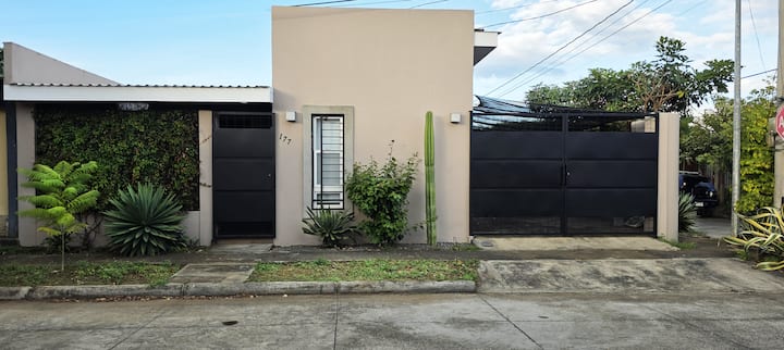 Vivienda Para 4 Equipada Lista Para Compartir! - Managua