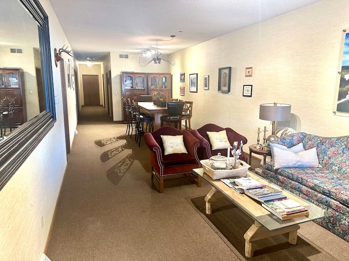 Oak Room-new! Beautiful & Walkable To Restaurants - United States