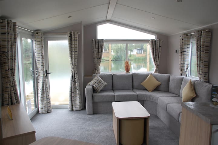 Castleton Static Home
On
Wold View Country Park - Market Rasen