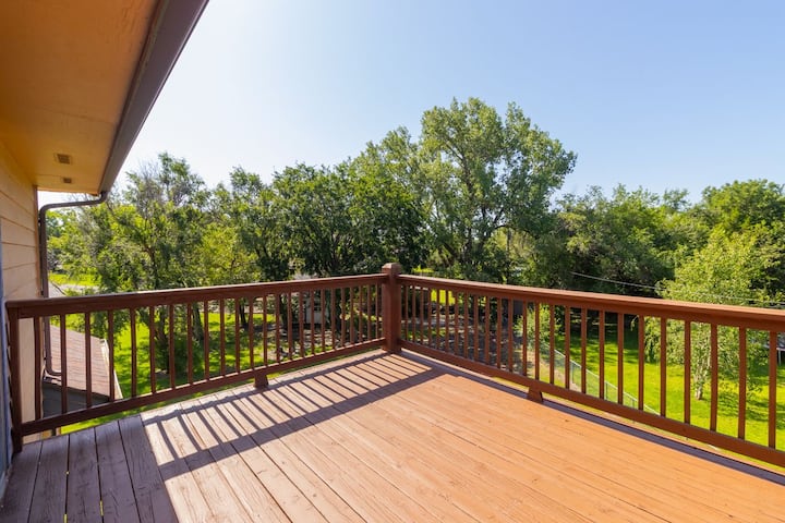 Spacious Family Retreat|1br W/ Patios Near Wichita - Wichita, KS