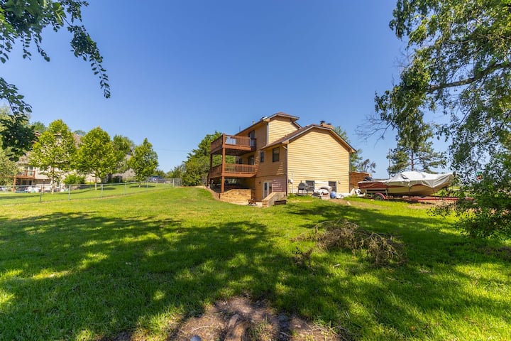 Spacious 2br W/huge Backyard – Park City Ks - Wichita, KS