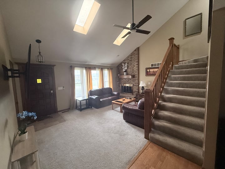 Retreat In Your Private Main Floor W/huge Backyard - Wichita, KS