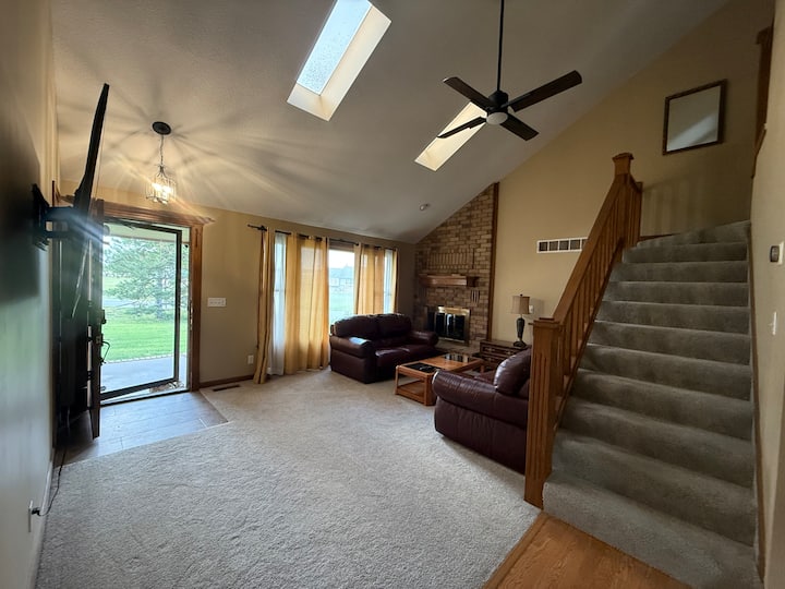 Retreat In Your Private Main Floor W/huge Backyard - Wichita, KS