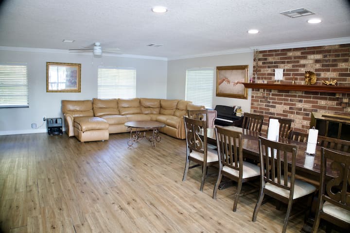 Lakefront Paradise • Sauna • Hot Tub • Jet Ski - Mount Dora, FL