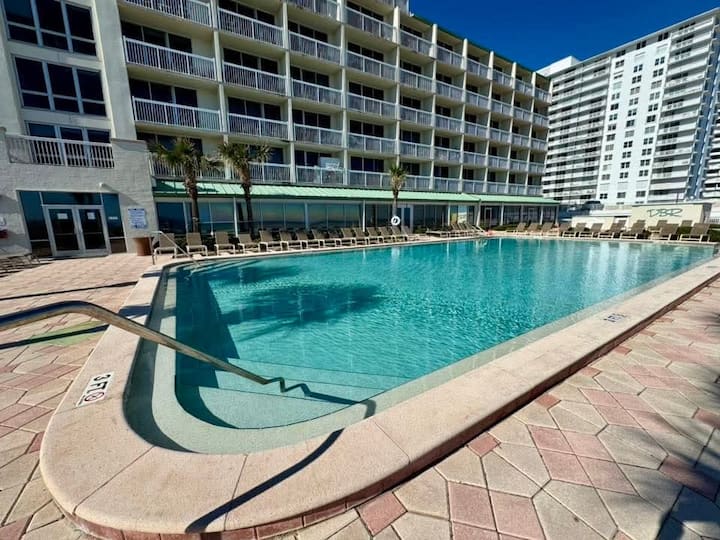 Pool Open! Oceanfront Oasis /1bd W/roomfor6 - 데이토나비치