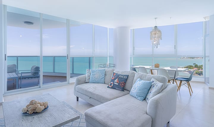 Gorgeous Beachfront High Floor - Panama