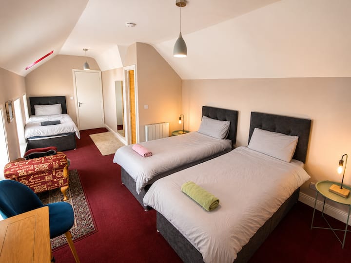 Carrick Central Accommodation 3 - Leitrim Village