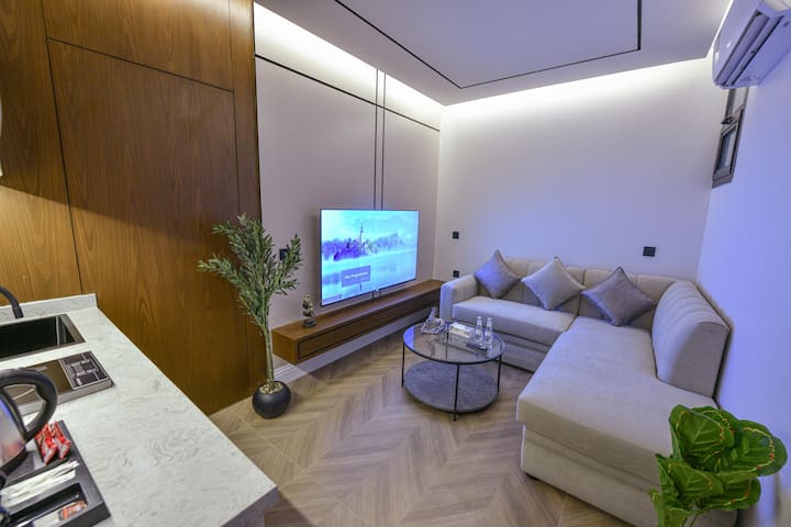 غرفة بصالة فاخرة واسعة بدخول ذاتي - 5b3 - Riad