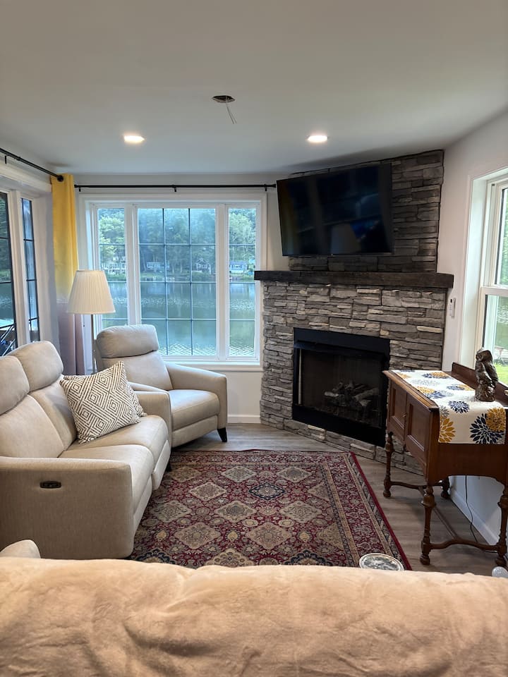 Handicap Accessible Lakefront Retreat Elk Skiing- - Montrose, PA
