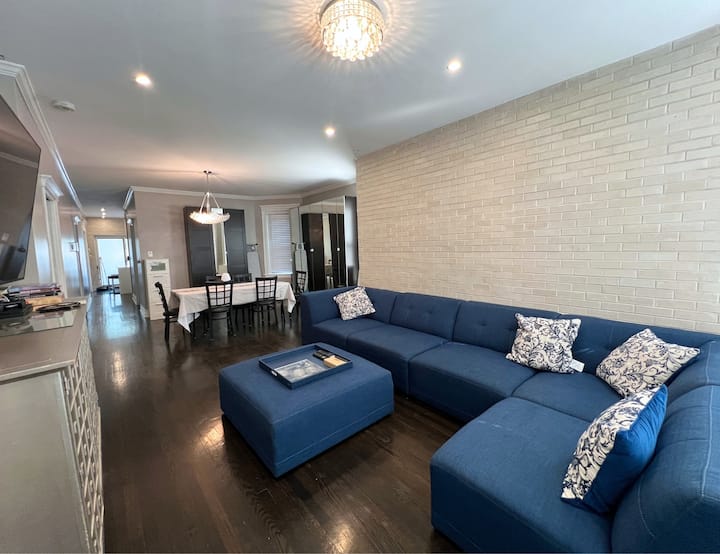 Home Away From Home:
Chicago Old Irving - Montclare - Chicago