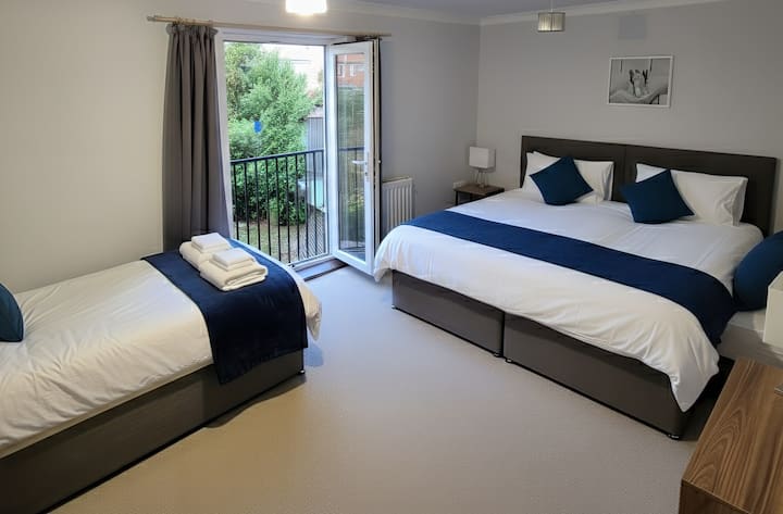 Teams |Sleeps 9 |4br | Parking| Big Discounts|m4/5 - Bristol