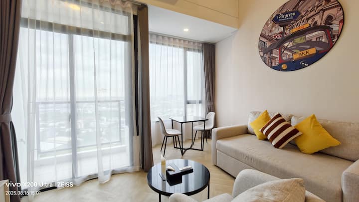 40平一室带浴缸阳台loft-d4/住3人/屋顶泳池/近rca/近火车夜市/近tonglor - Bangkok