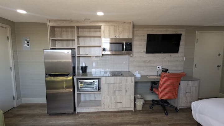 King Studio Room Kitchenette - Medicine Hat