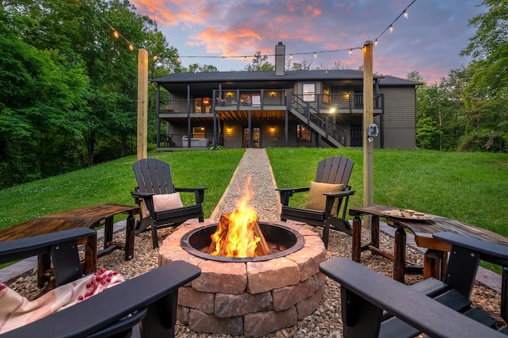 Location! Secluded | Priv Gym | Sauna | Game Room - Pigeon Forge, TN