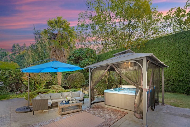 Grand Vancouver Retreat | Spacious 7br + Hot Tub - Vancouver