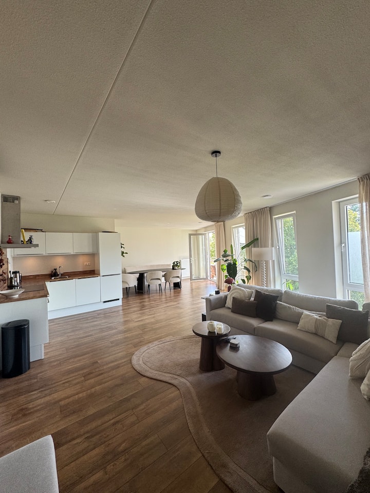 Ruim, Licht & Modern Appartement - Haarlem