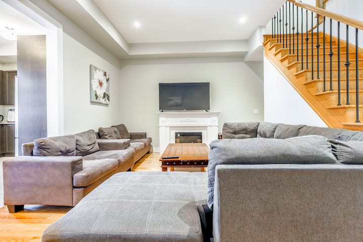 Spacious Four Ensuite Home - Vaughan