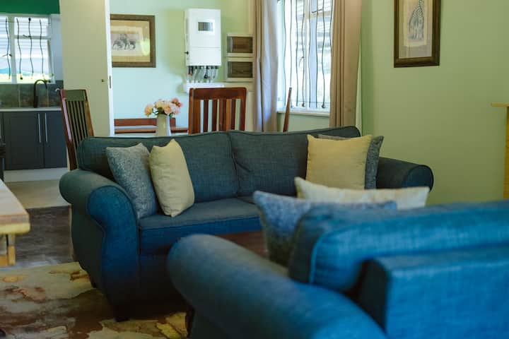 Amazing Garden Flat, Un Sec Clear, Starlink, Solar - Zimbabwe