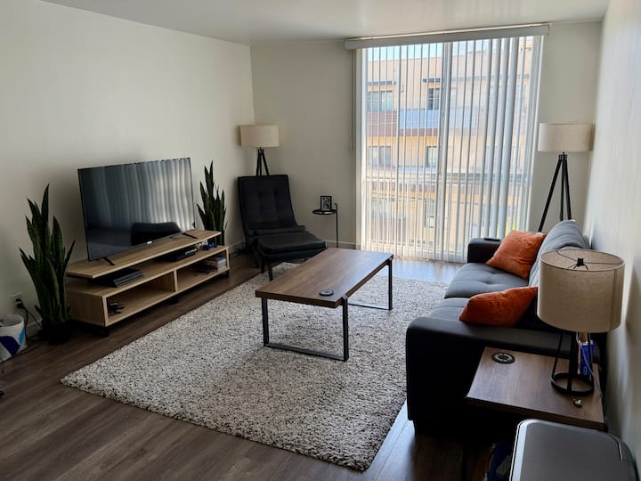 Entire 1-bed Apt In Hollywood - Los Angeles, CA