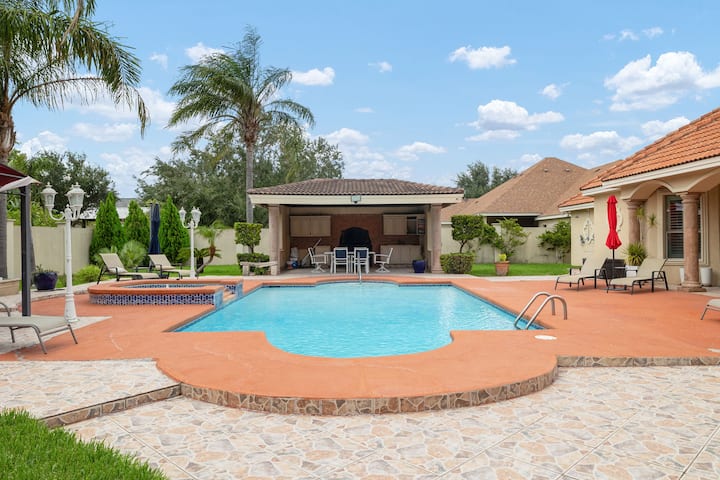 Valley Gateaway! Pool House - Mission, TX