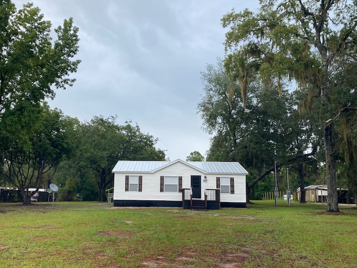 The Angler's Nook - Trailer Parking & Fish Station - Crystal River