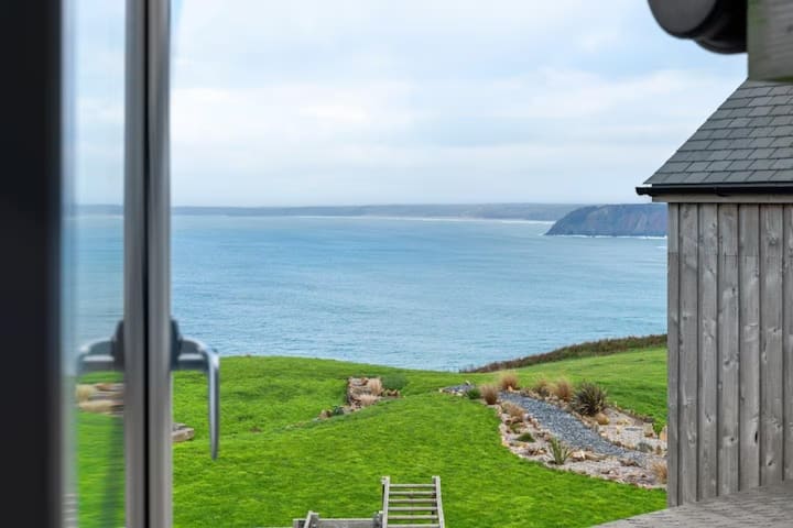 Bawden Cottage - Stunning Clifftop Sea Views - St Agnes
