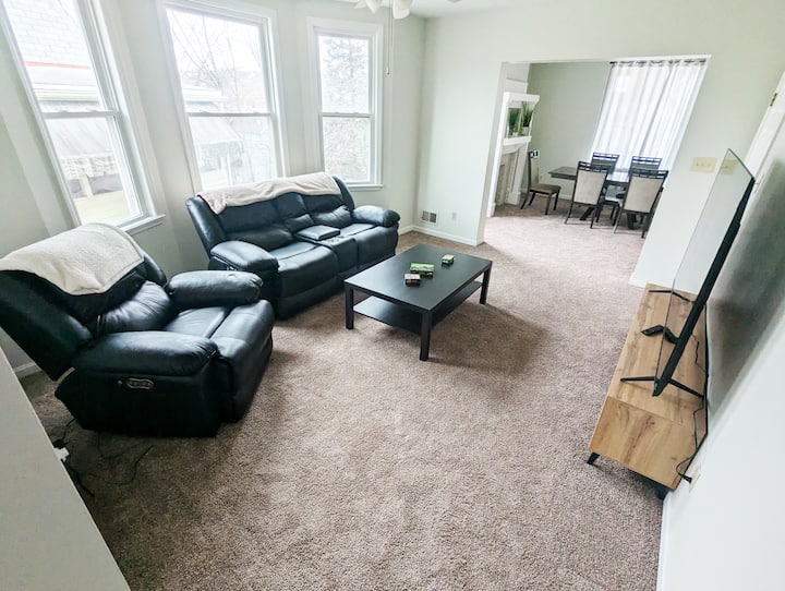 The Pittsburgh Carnegie Quaint Spot - Oakdale, PA