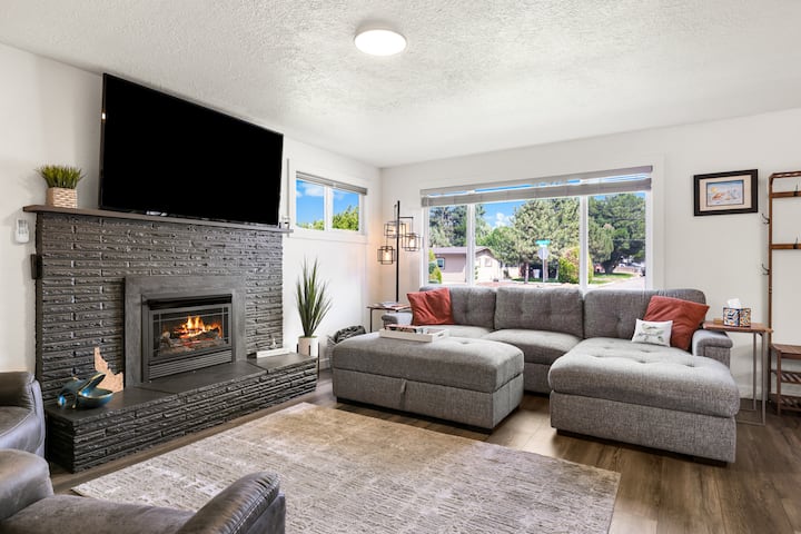 Hidden Gem W/ping-pong & Grill - Boise, ID