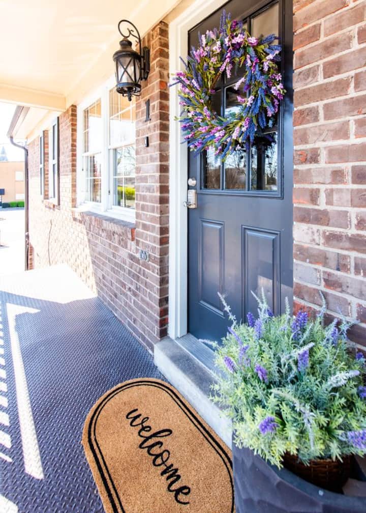 Downtown Bardstown
*2 Blocks From Kbf*
2 King Beds - Bardstown, KY