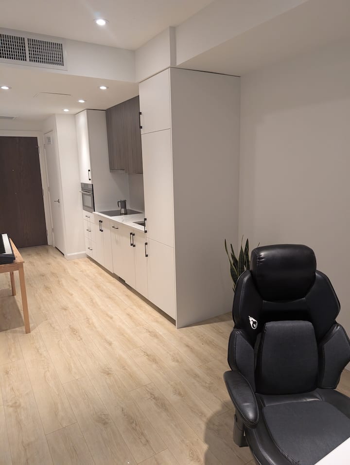 Modern Apt W/ Stunning Sunsrise - Waterloo