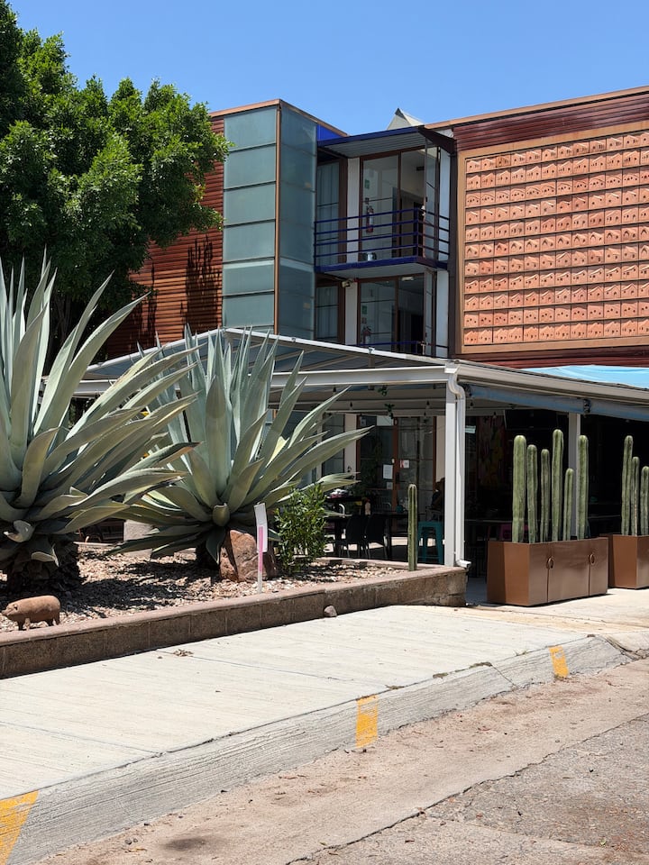 Unique Container Hotel Room 7 Mins From The Parish - San Miguel de Allende