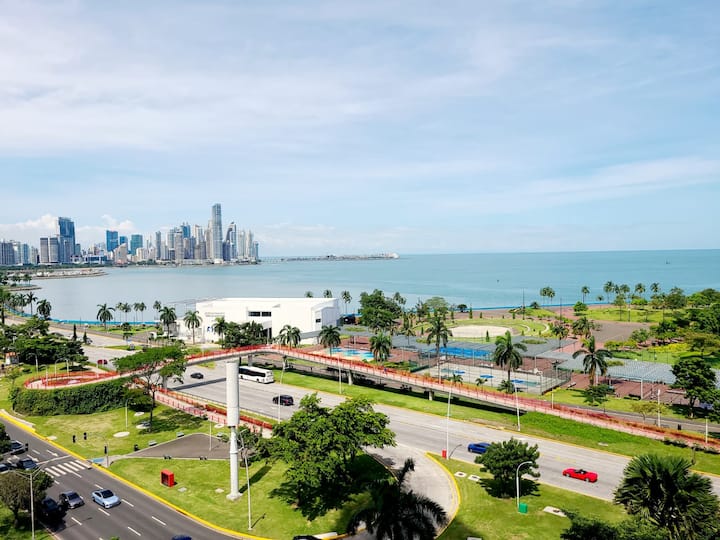 Beautiful Ocean View Studio On Ave Balboa - Panama City