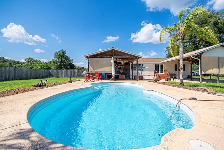 Pool & Bar Oasis: 3-br House Near Horse Parks - The Villages, FL