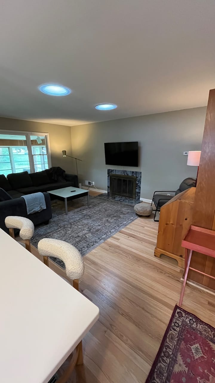 Newly Renovated Home Near Stadium - Ann Arbor, MI