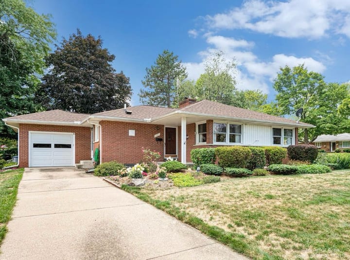 Newly Renovated Home Near Stadium - Ann Arbor, MI