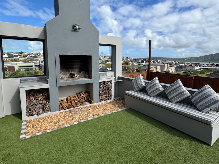 Coastal Chic - Modern Retreat - Langebaan