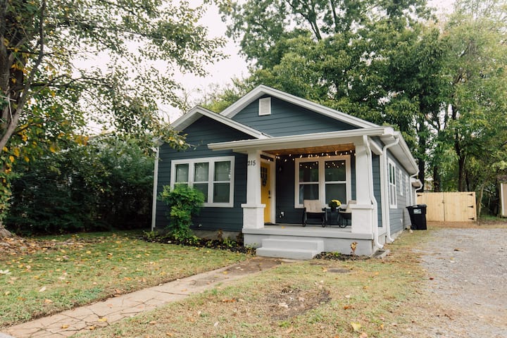 The Little Blue House | Walk To Mtsu, Sleeps 8 - Murfreesboro, TN