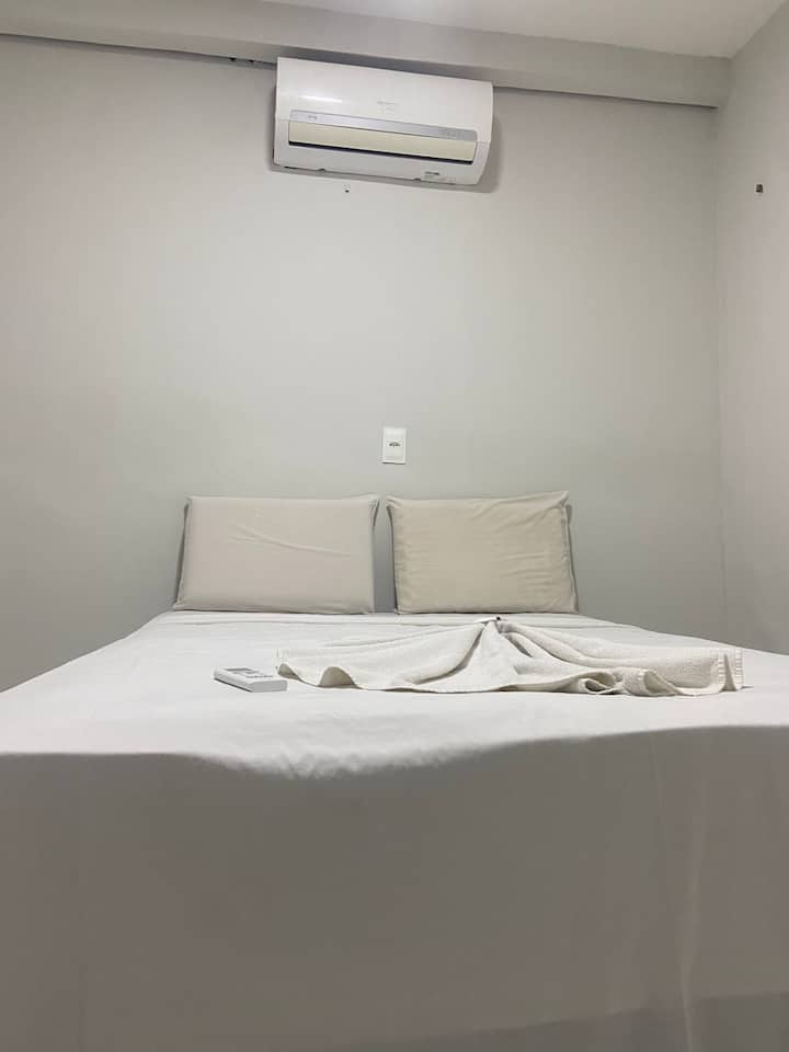 Quarto Casal Ou Solteiro Banheiro Compartilhado. - Fortaleza