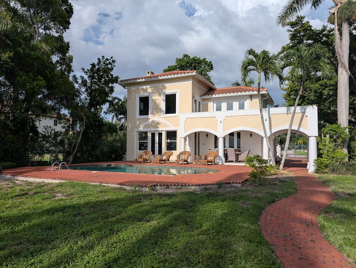 Villa Valencia-on River W/pool - Fort Myers, FL
