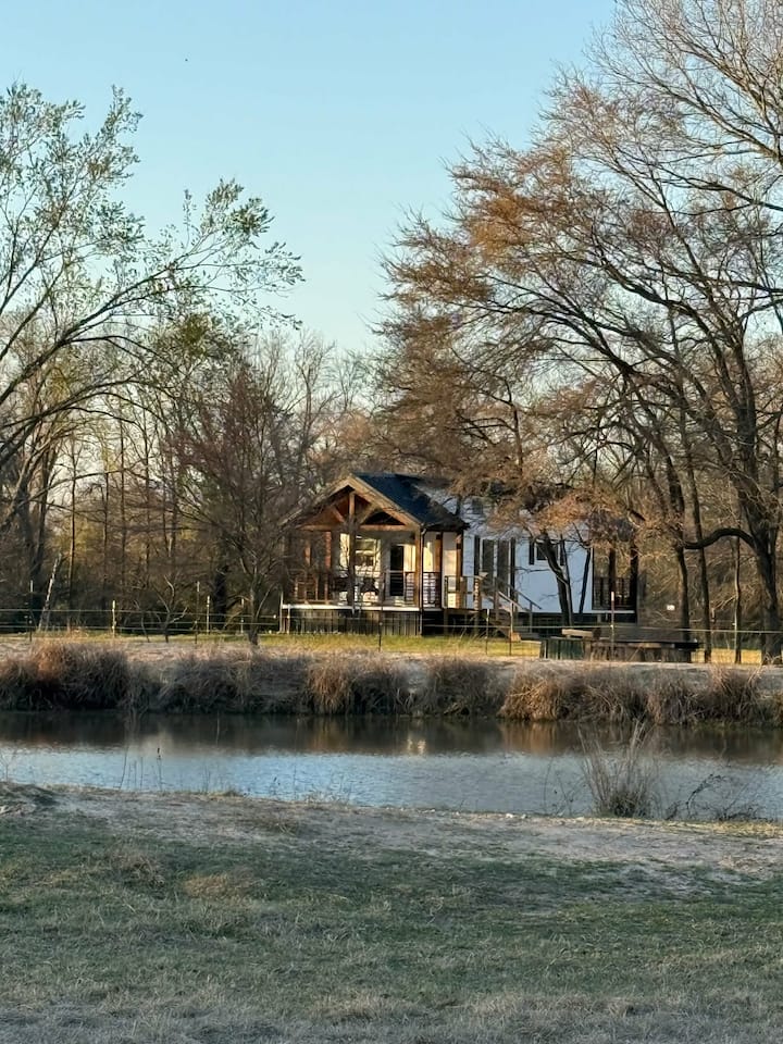 Serene Home Directly Between Houston & Dallas Wifi - Indian Creek Lake, TX