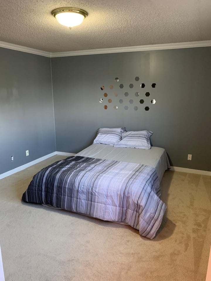 Entire House With 3 Bedrooms, 2 Washrooms - Edmonton