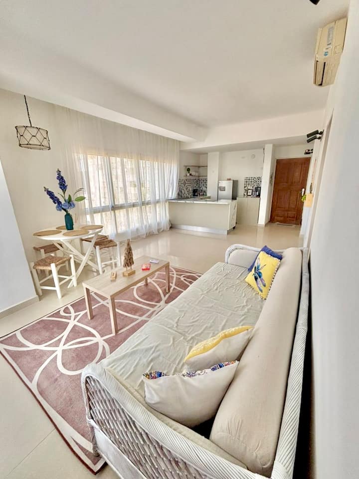 Apartamento Frente Al Mar Con Piscina En Porlamar - Venezuela