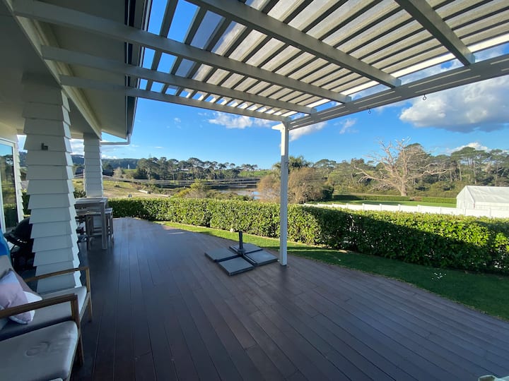 Riverhead Getaway - Riverhead